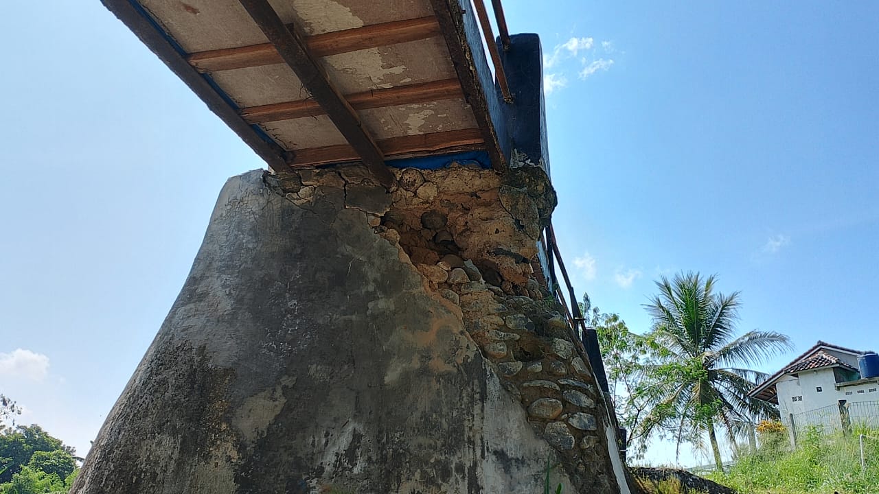 Menakar Pembangunan di Desa Jasinga: Warga Desak Perbaikan Jembatan Ki ...