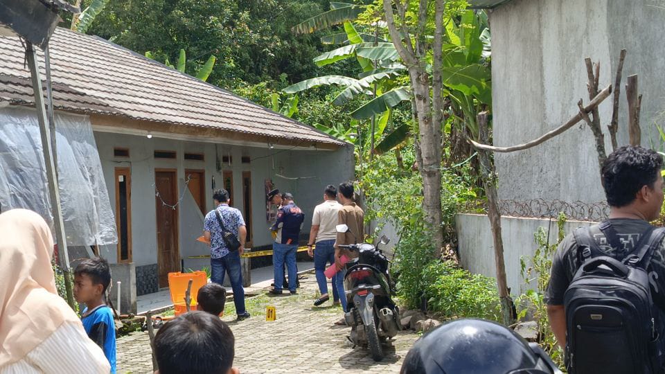 Warga Geger Temuan Remaja Luka Bacok di Kontrakan Leuwisadeng ...